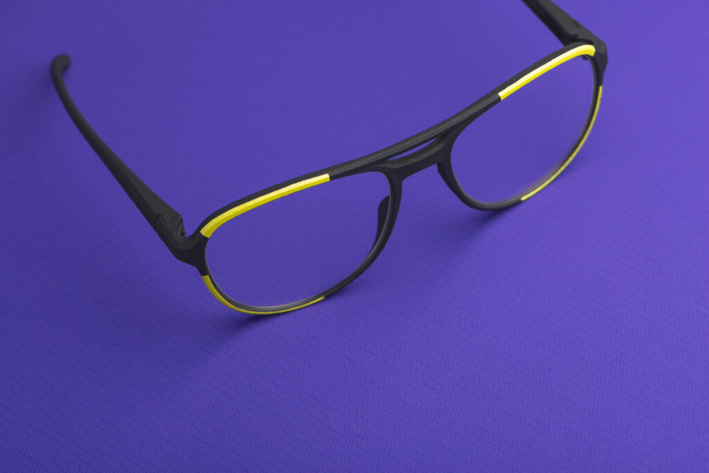 Color que baila sobre el negro. - rolf.